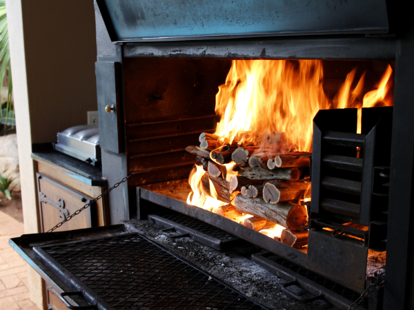 2023 trends for your all-year-round outdoor braai area | Seeff Blog